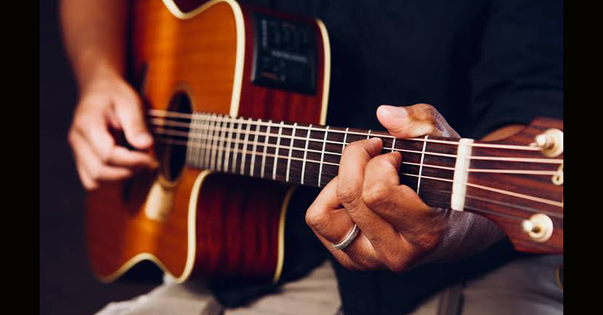 5 Features of a Good Acoustic Guitar - Pianowella